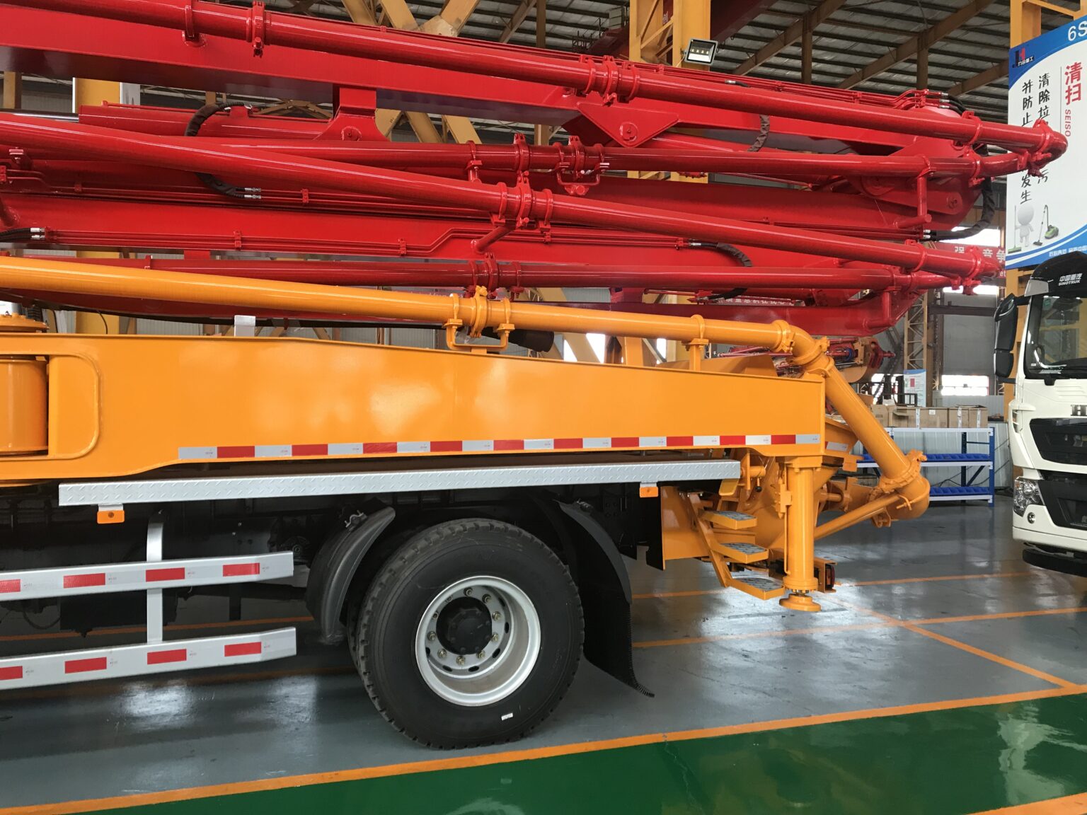 Concrete Boom Truck - TAYMACHINERY